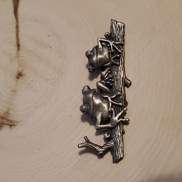 J.J. | Jewelry | Vintage Jj Metal Frogs On Log Design Pin | Poshmark